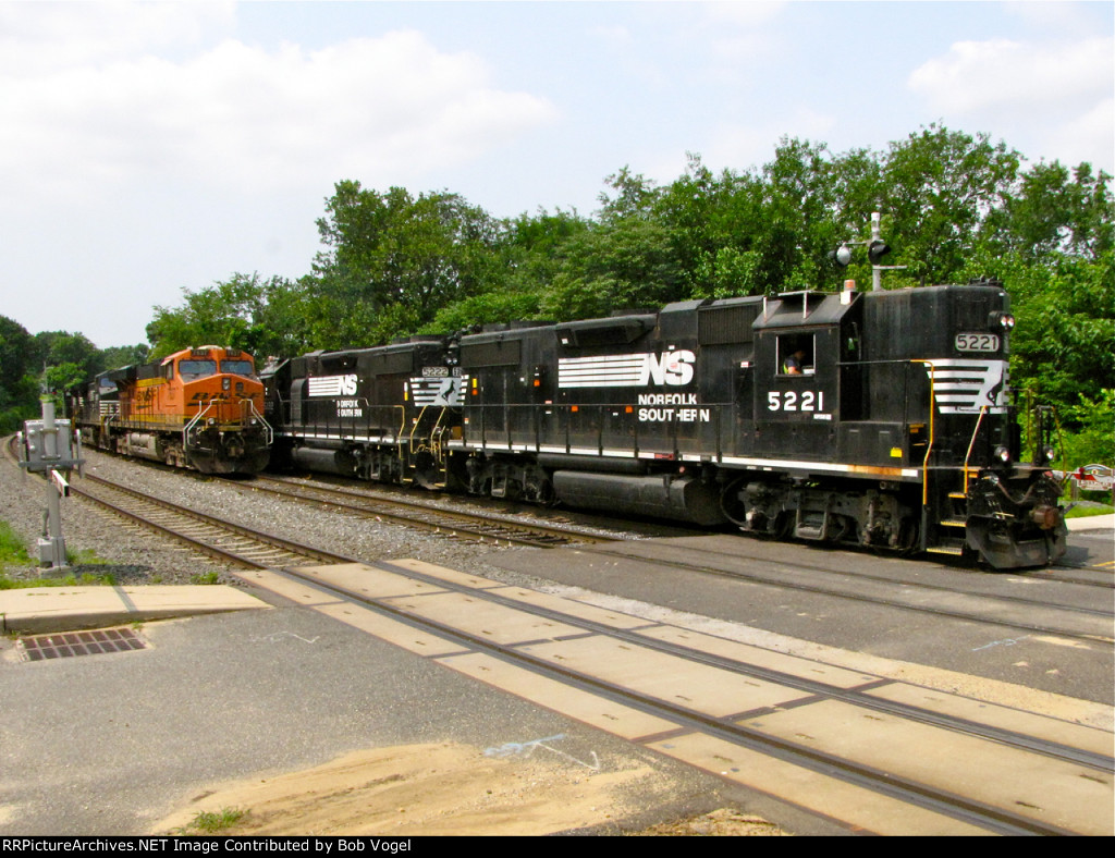 NS 5221 and 5222; BNSF 7637